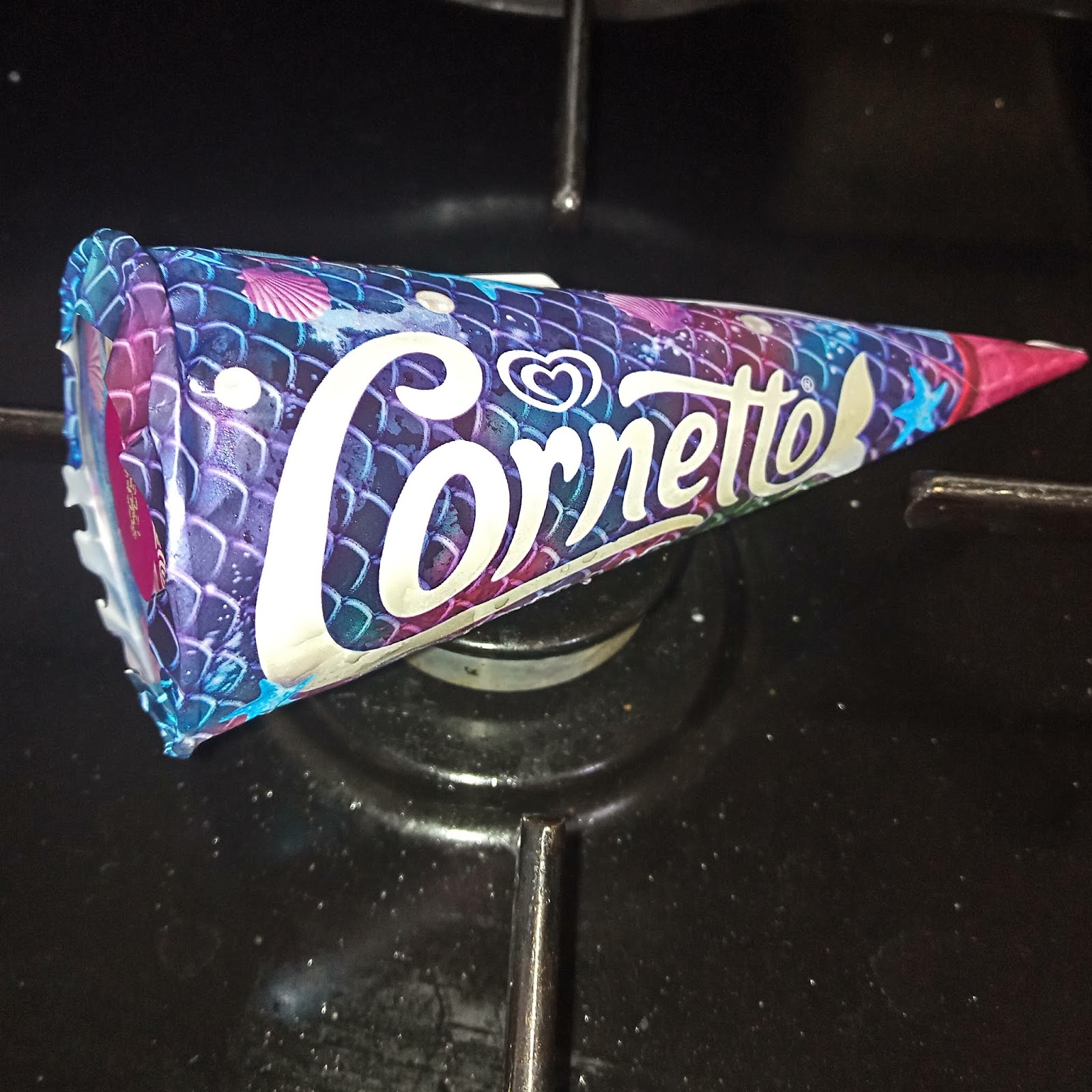 Supersupergirl's Food Reviews: [Review] Cornetto Mermaid Raspberry ...