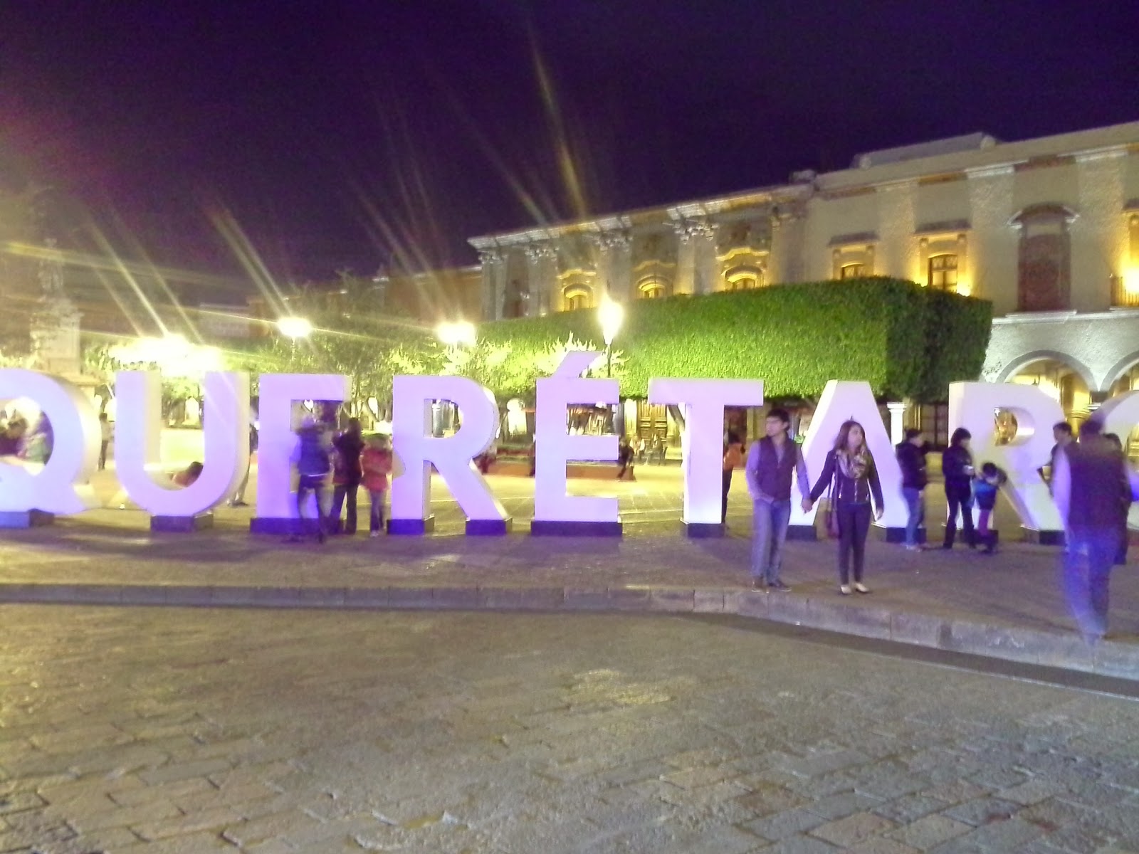 NOTAS DE UN INTERNACIONALISTA: Letras monumentales Querétaro