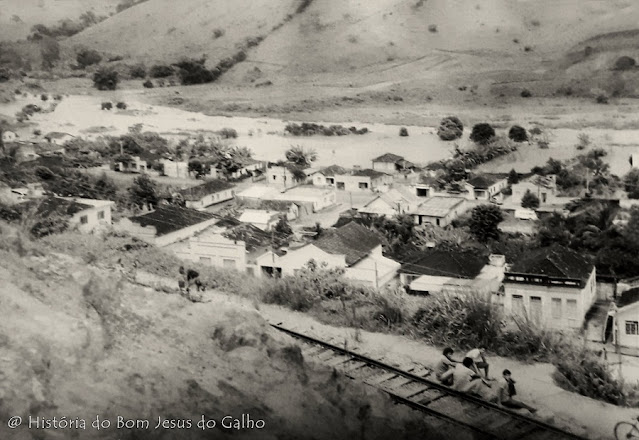 O TREM EXPRESSO: ESTAÇÃO BOM JESUS DO GALHO - No dístico a simples ...