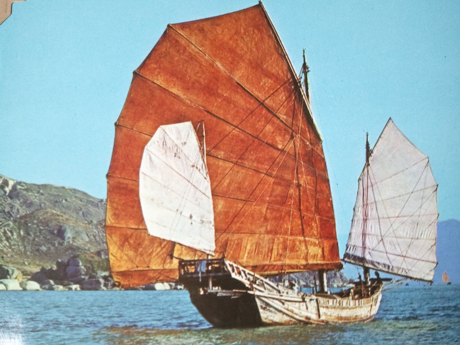 Yasmin, a Junk Rigged Alacrity 19: Sails that Goblin and I admire.