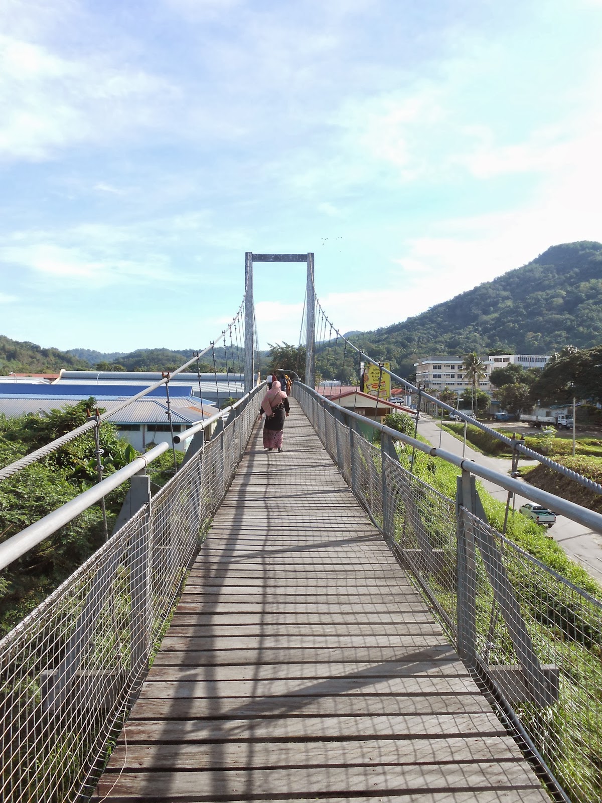 FREELITTLEBRAIN: Jambatan Tamparuli – the world famous hanging bridge ...