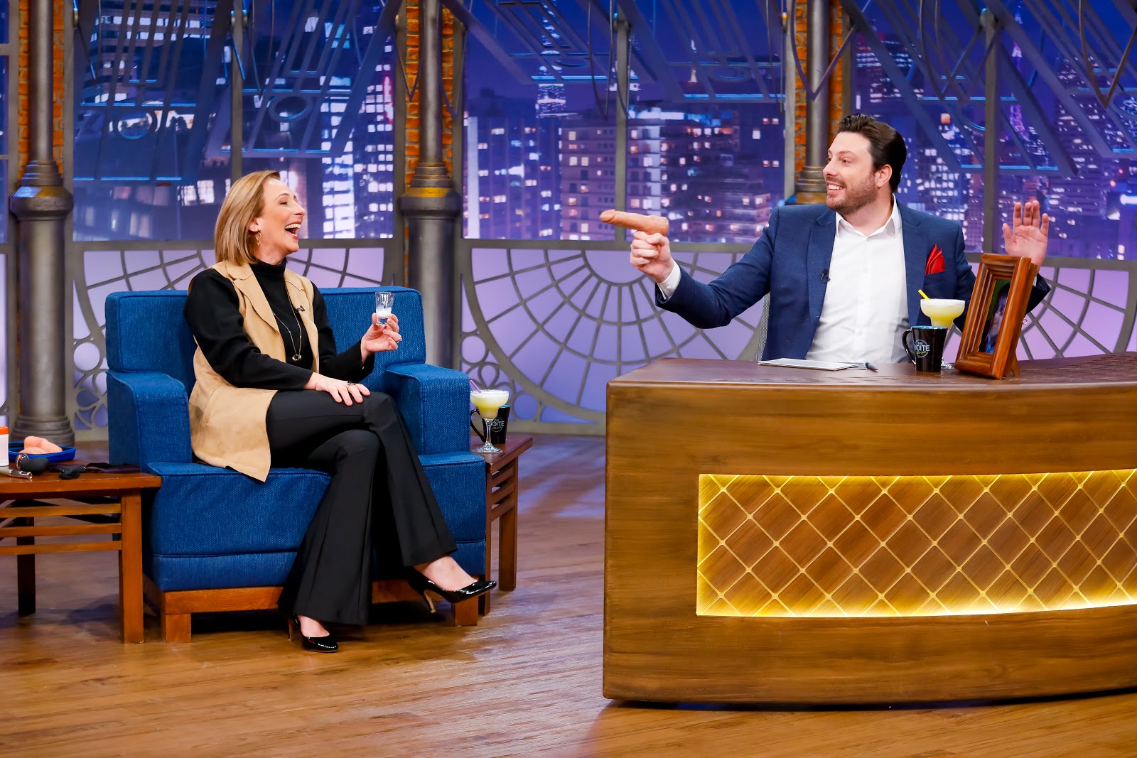Danilo Gentili Traz Entrevista Inédita Com A Sexóloga Carla Cecarello