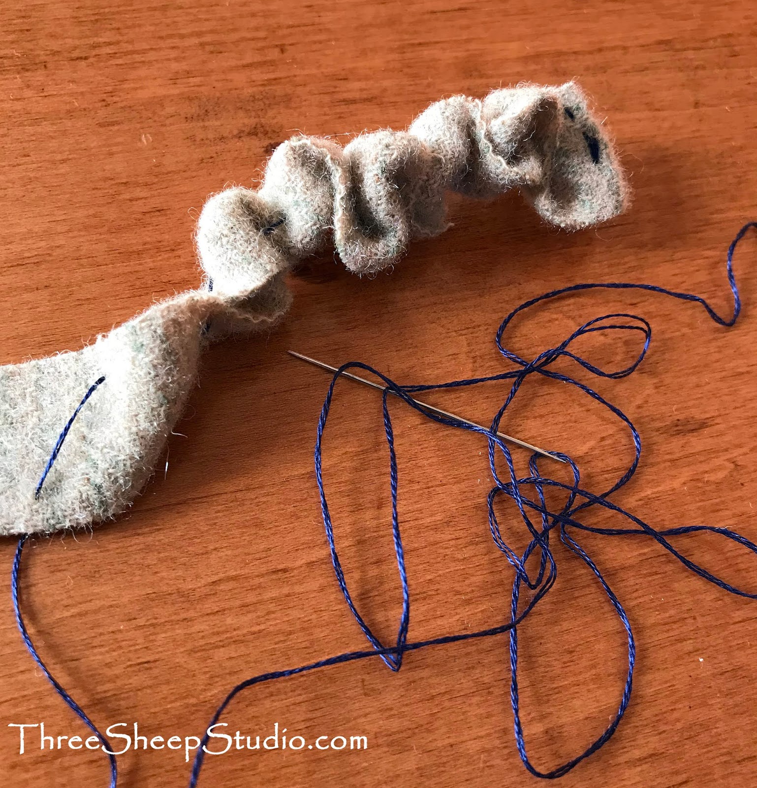 Three Sheep Studio: How To Make Wool (or Ribbon) Ruching...