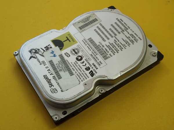 BugWorkShop - 甲蟲工作室: Seagate（希捷）ST315324A 15GB 硬碟機（Hard Disk Drive）- 介紹（一）
