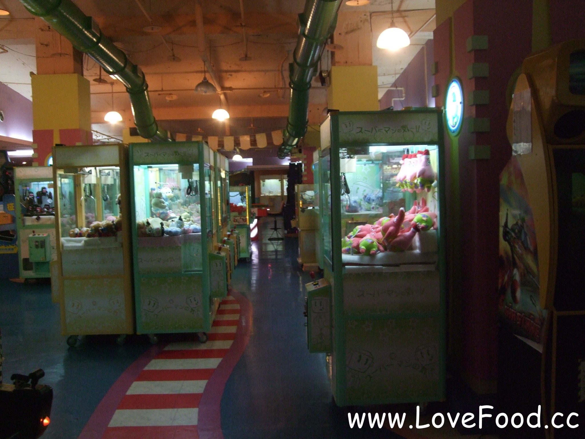 台北萬華-獅子林大樓-西門町買手機 各式尾牙主題服裝-shi zi lin da lou