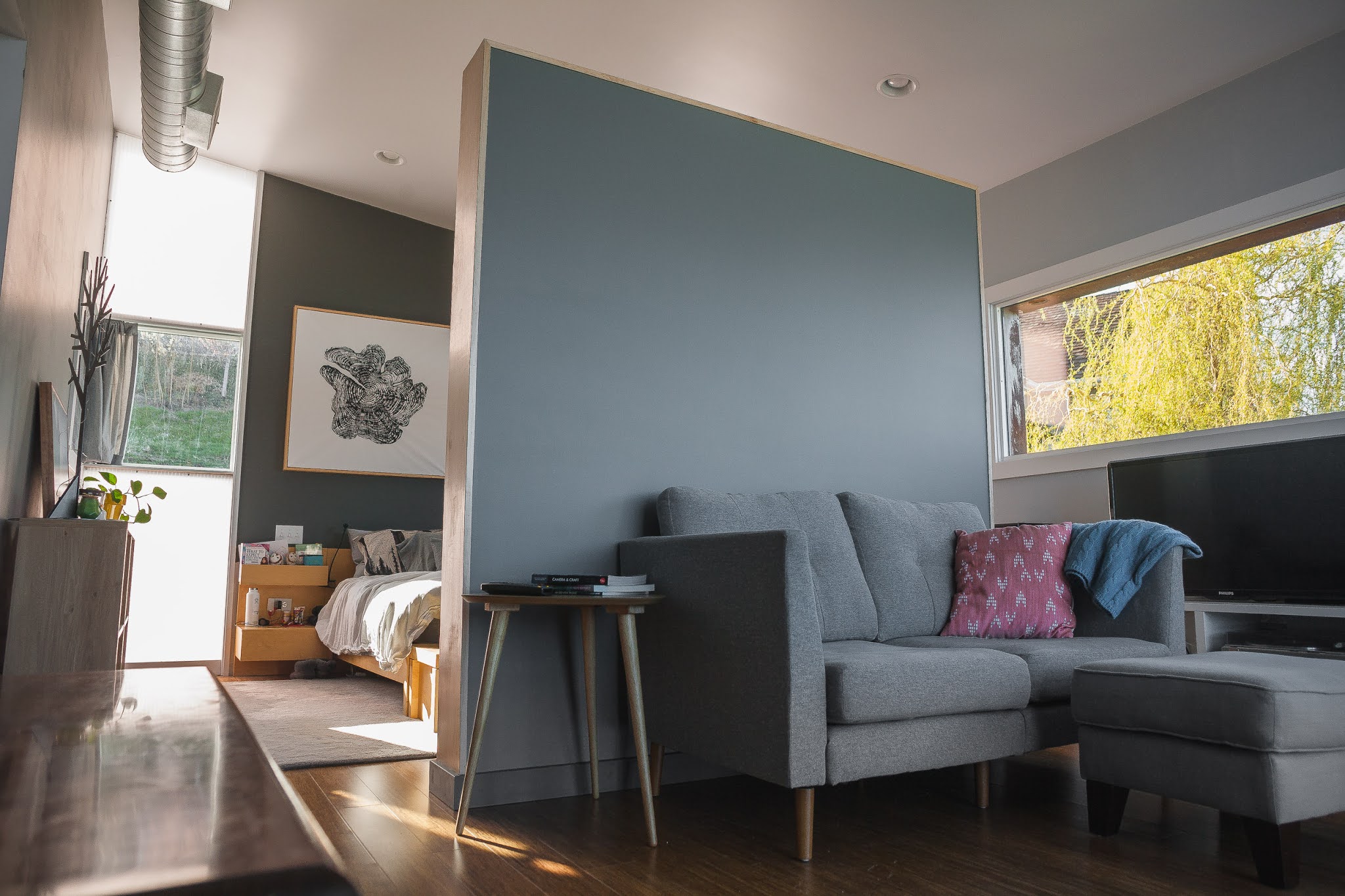 Building the floating wall: the final touches.