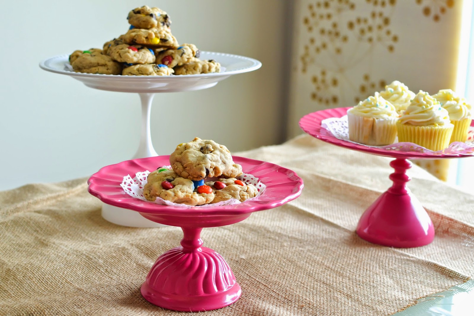 Modern Day Homemaker: DIY Cake Stands