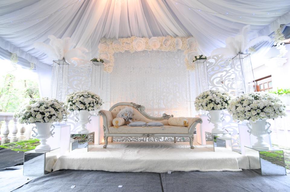 Pin by Amalia Nyimas on wedding idea | Garden pelamin, Pelamin garden ...