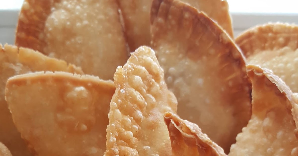 FRIED BEEF PASTRY / PASTEL DE CARNE