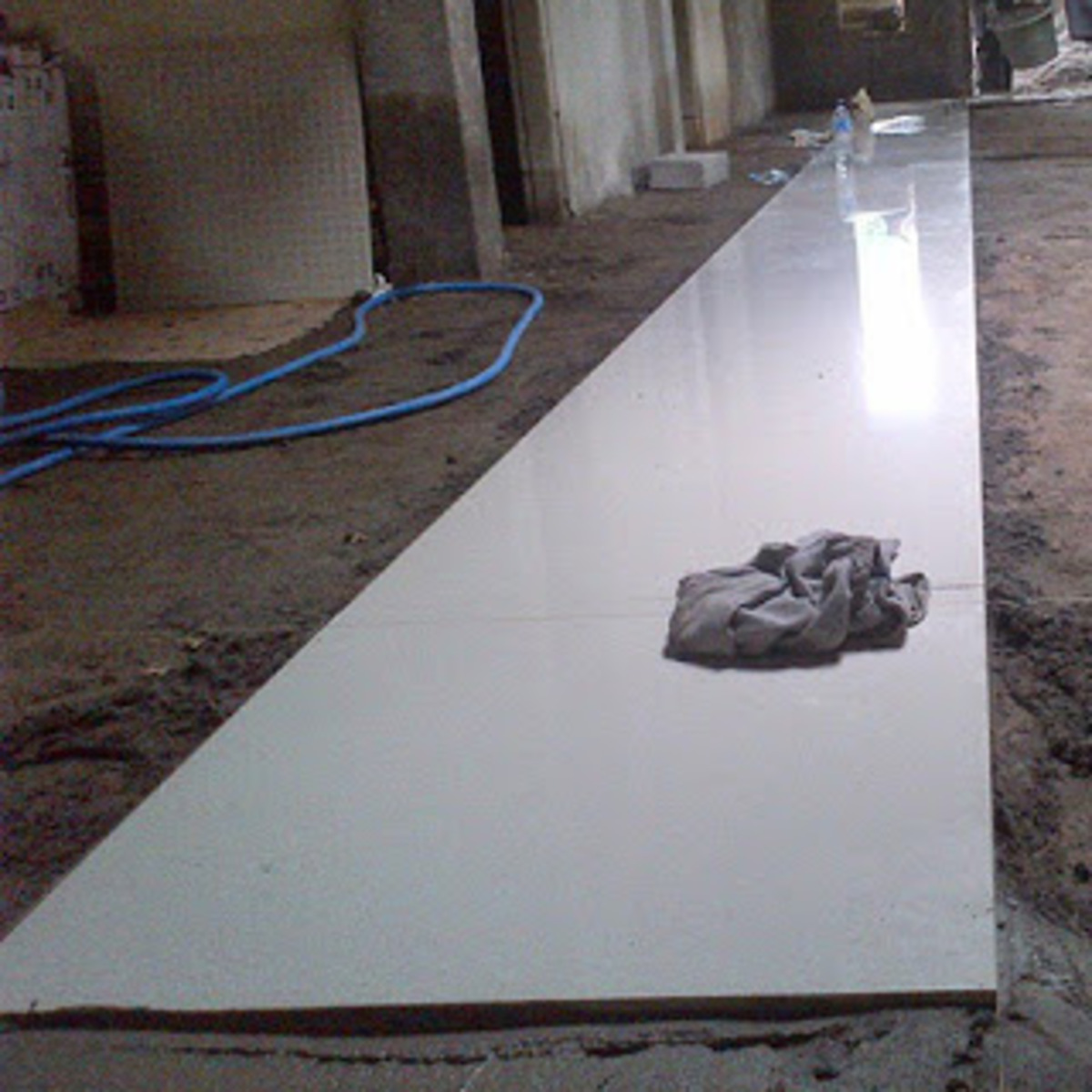 15 Tahapan Pemasangan Keramik Lantai Yang Harus Di Perhatikan - Mandore.id