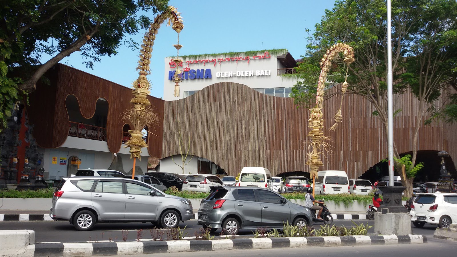 Management And Journal: Berbelanja di Krisna Oleh-Oleh Khas Bali Sambil ...