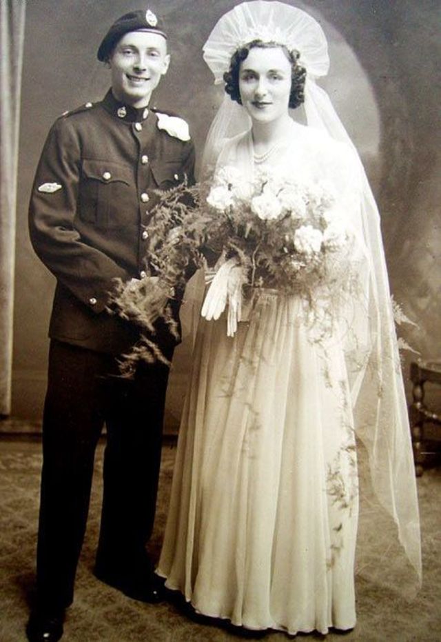 Wartime Marriage: Lovely Photos of WWII Soldiers With Their Brides ...