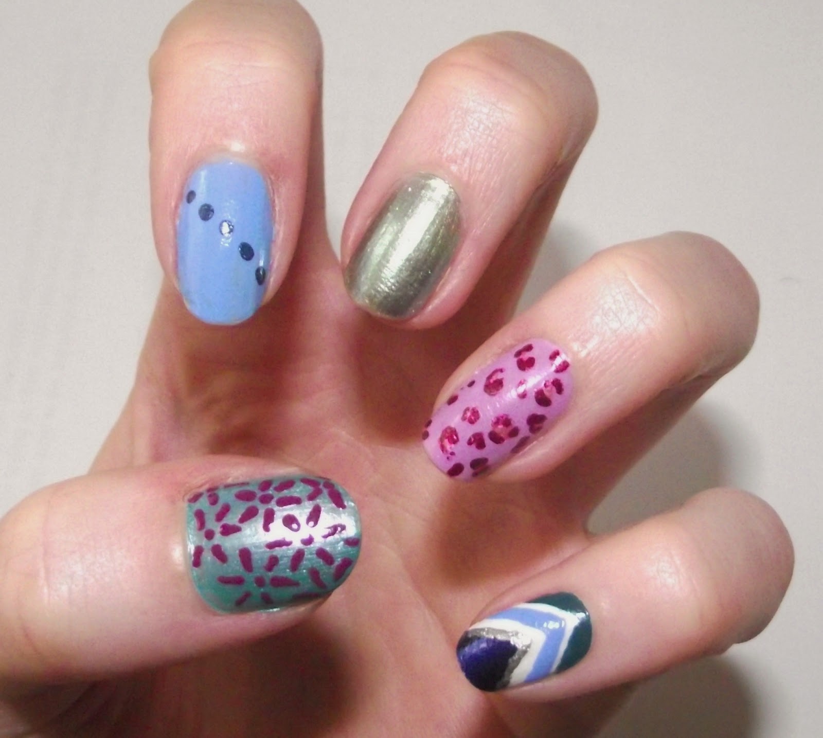 About a Nail: Mismatch nails!