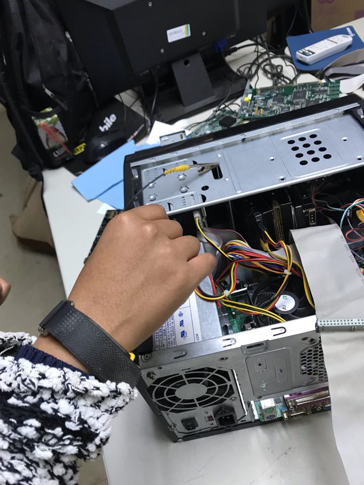 ENSAMBLE DEL CASE : COMPONENTES A ENSAMBLAR