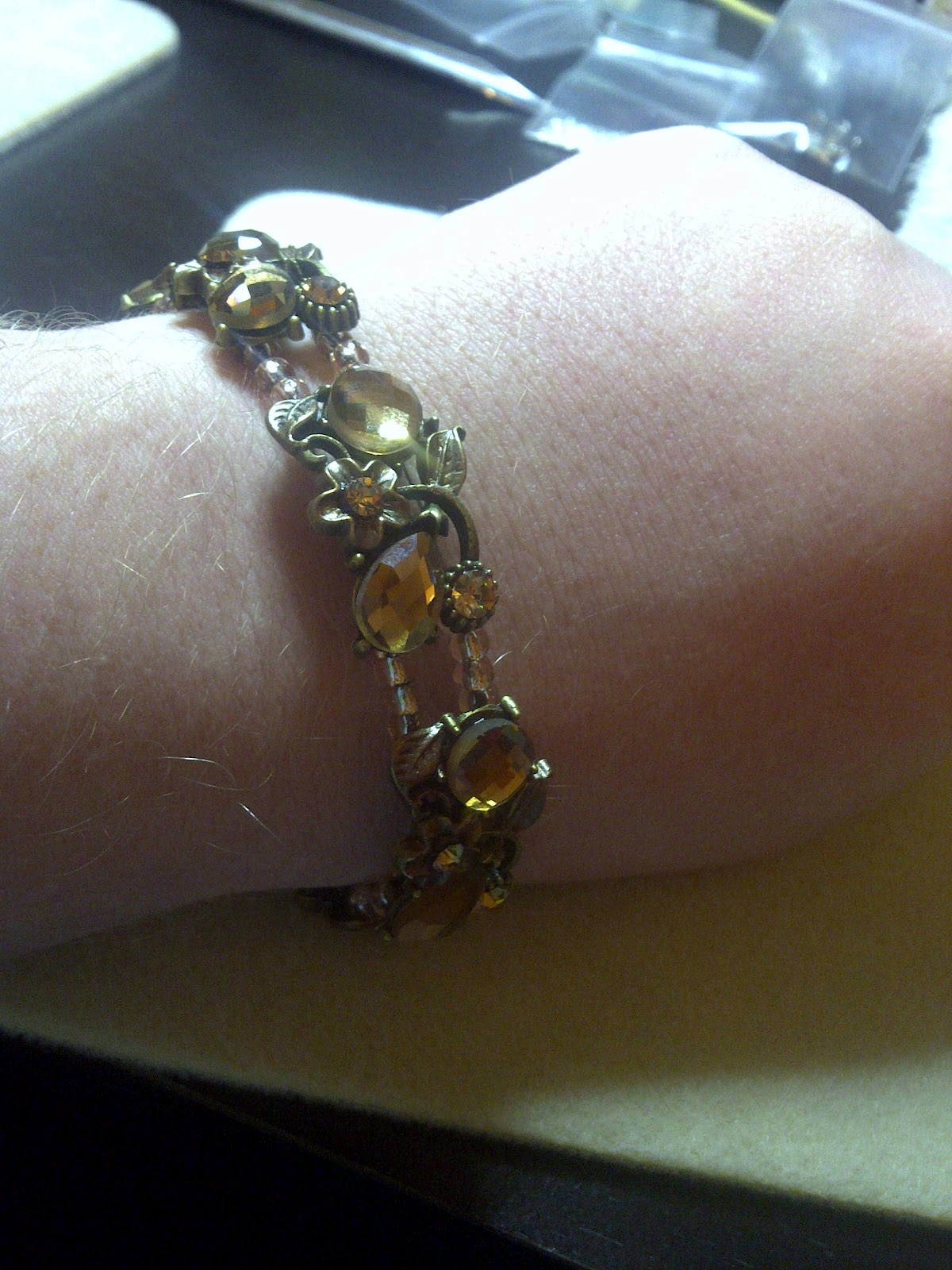 Emerald Hills: Tutorials on 'Bracket' Bracelets