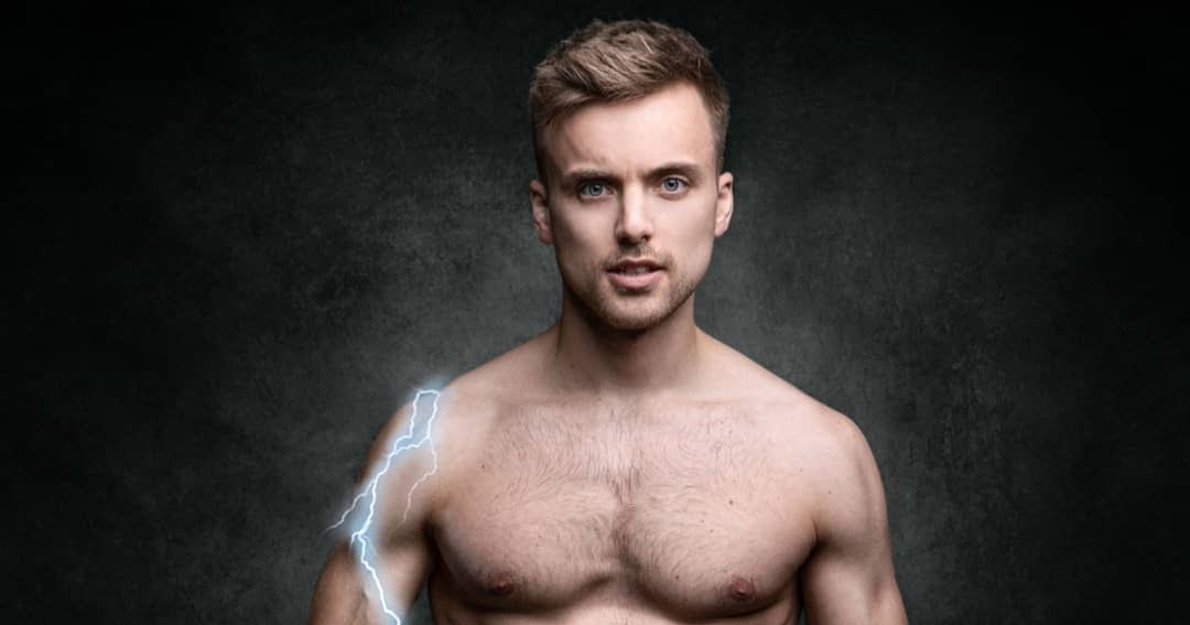 Alexis_Superfan's Shirtless Male Celebs: Parry Glasspool shirtless ...