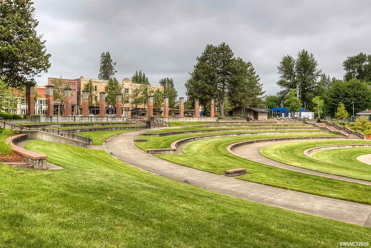 Sweet House Dreams: 1890 Brick Storefront with Apartment in ...