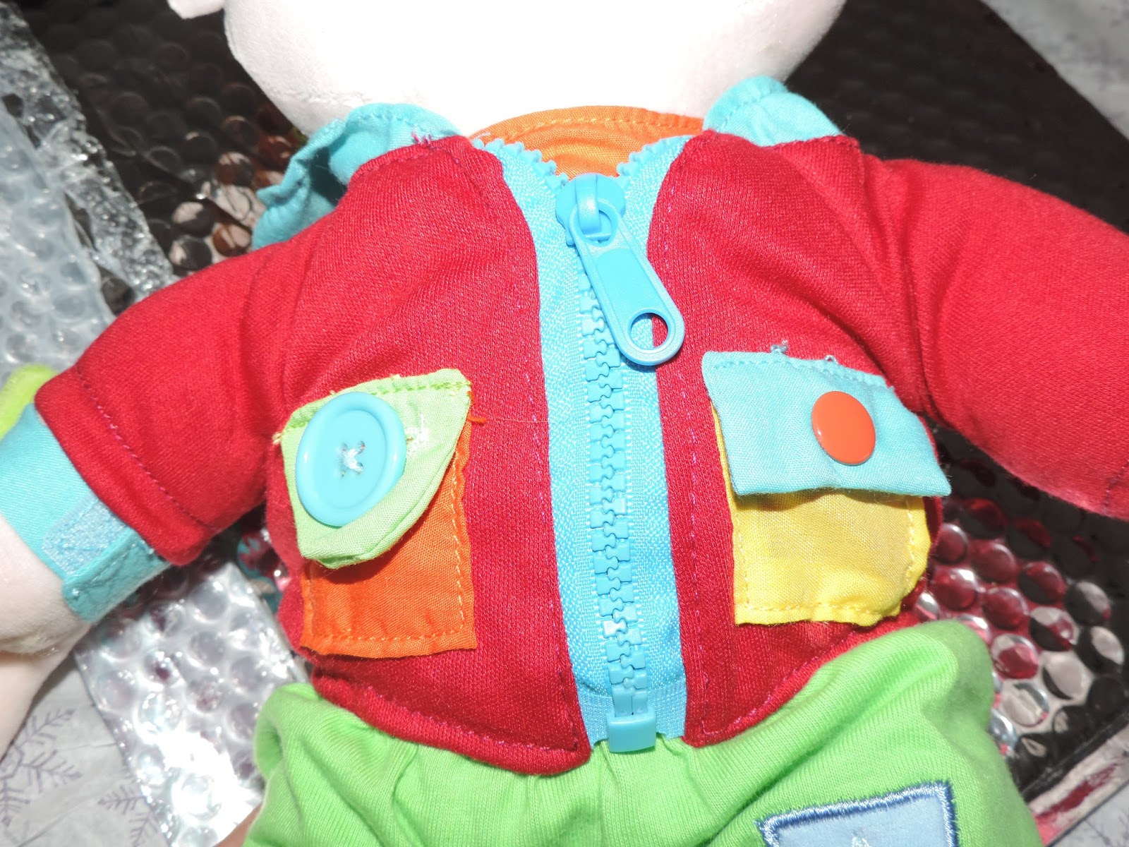 Mail4Rosey: Learning to Button, Zip & Tie? One Step Ahead has a #Solutions!