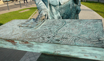 Statues Quo: Juliusz Leo