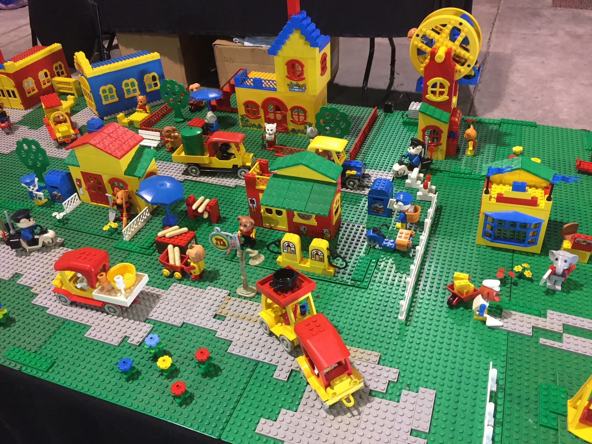 At Darren's World of Entertainment: Armageddon Expo: Inside the LEGO ...