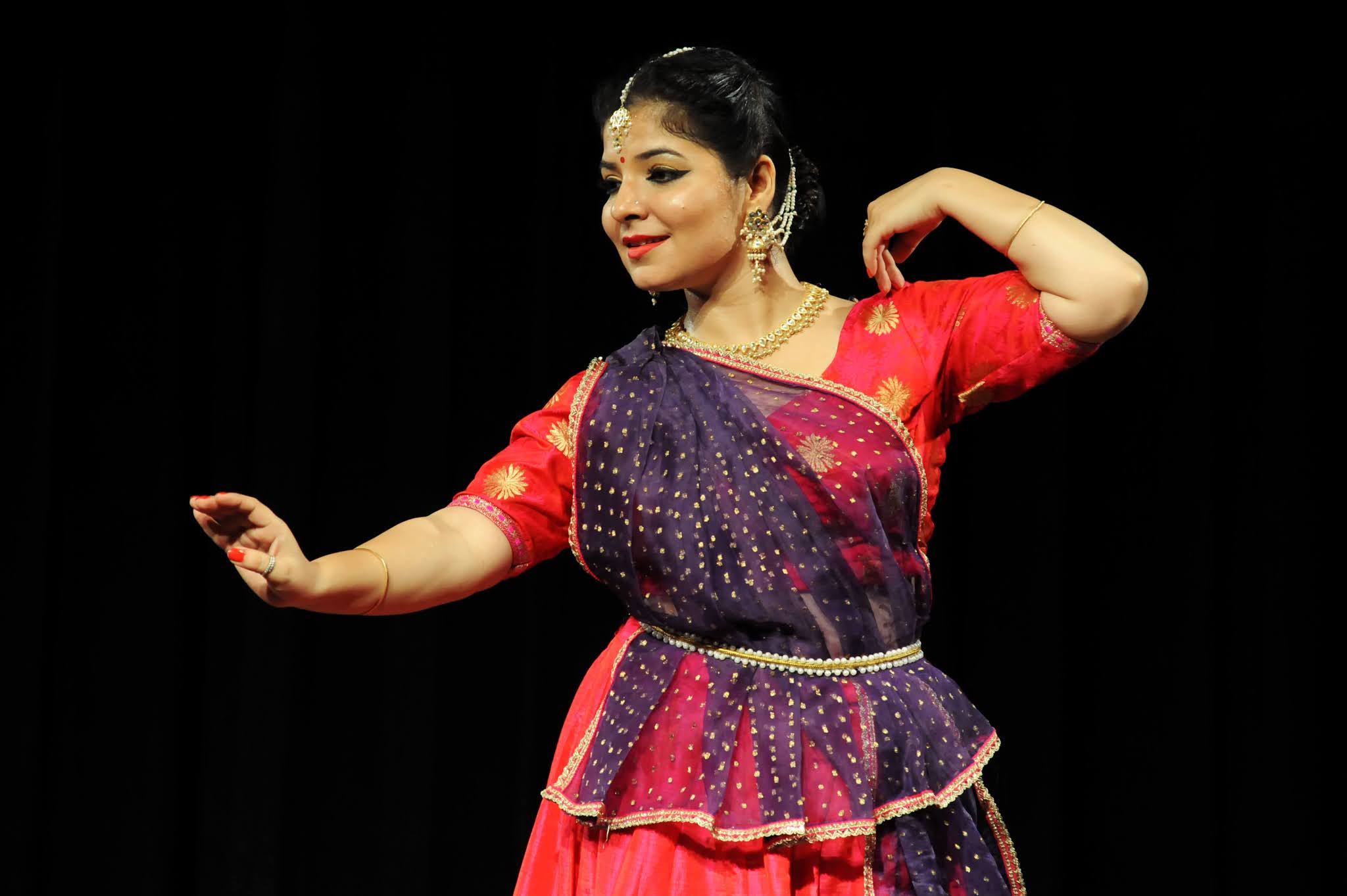ONLINE: Shikha Sharma wows with stamina and effortless Kathak in Vidha ...