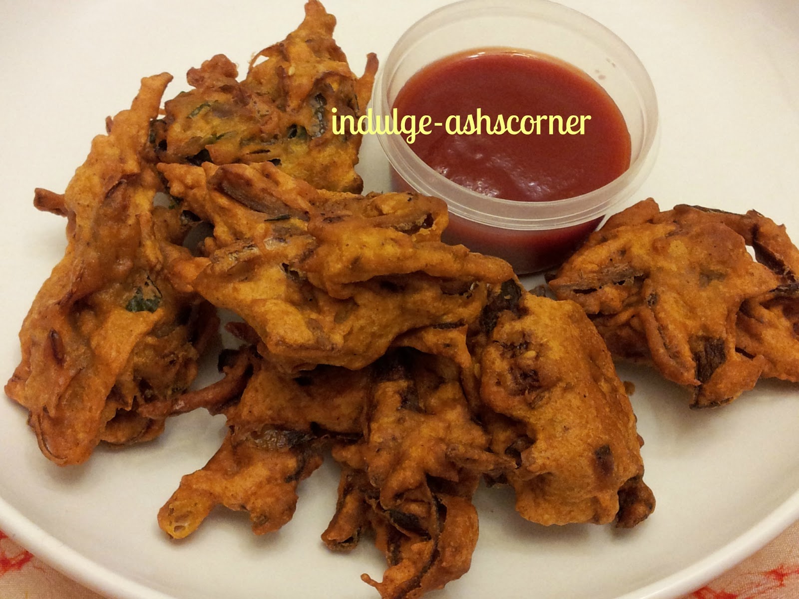 IndulgeAshscorner: Khekda Bhaji-Onion Fritters
