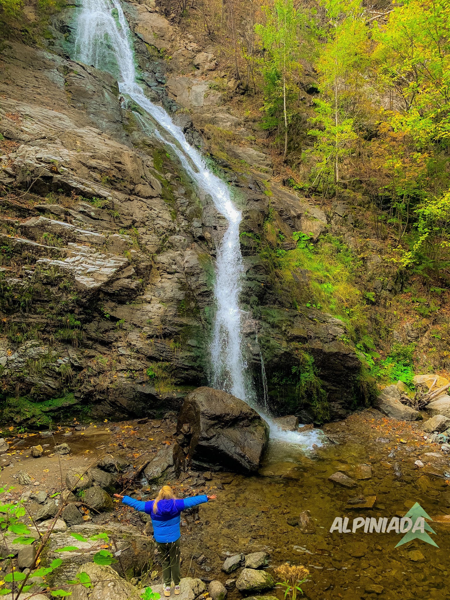 ALPINIADA: Traseu usor spre Cascada Lotrişor