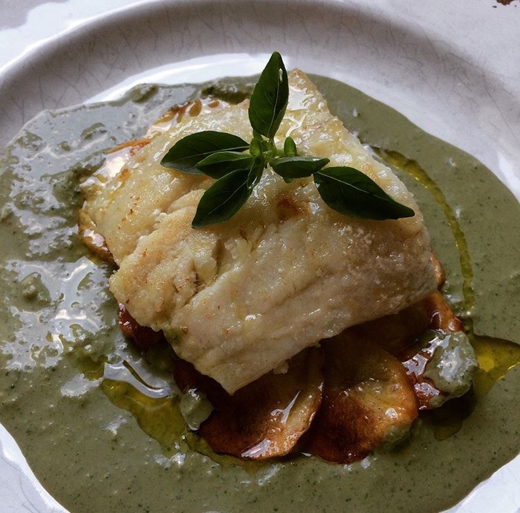 Comidas & Rumos: FILÉ DE ROBALO GRALHADO COM BATATAS E MOLHO DE MAJERICÃO