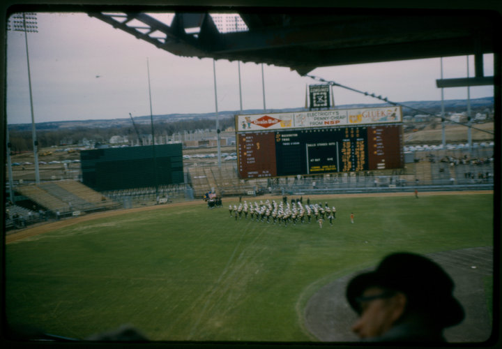 Classic Minnesota Twins!: The Met Stadium Twins-O-Gram Scoreboard!