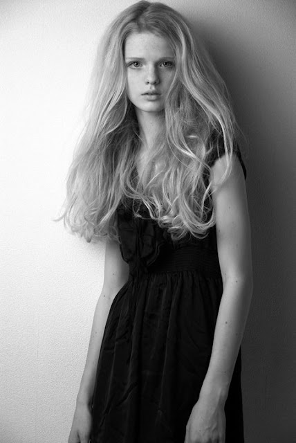 Annemarie Kuus : Photos | About A Girl...