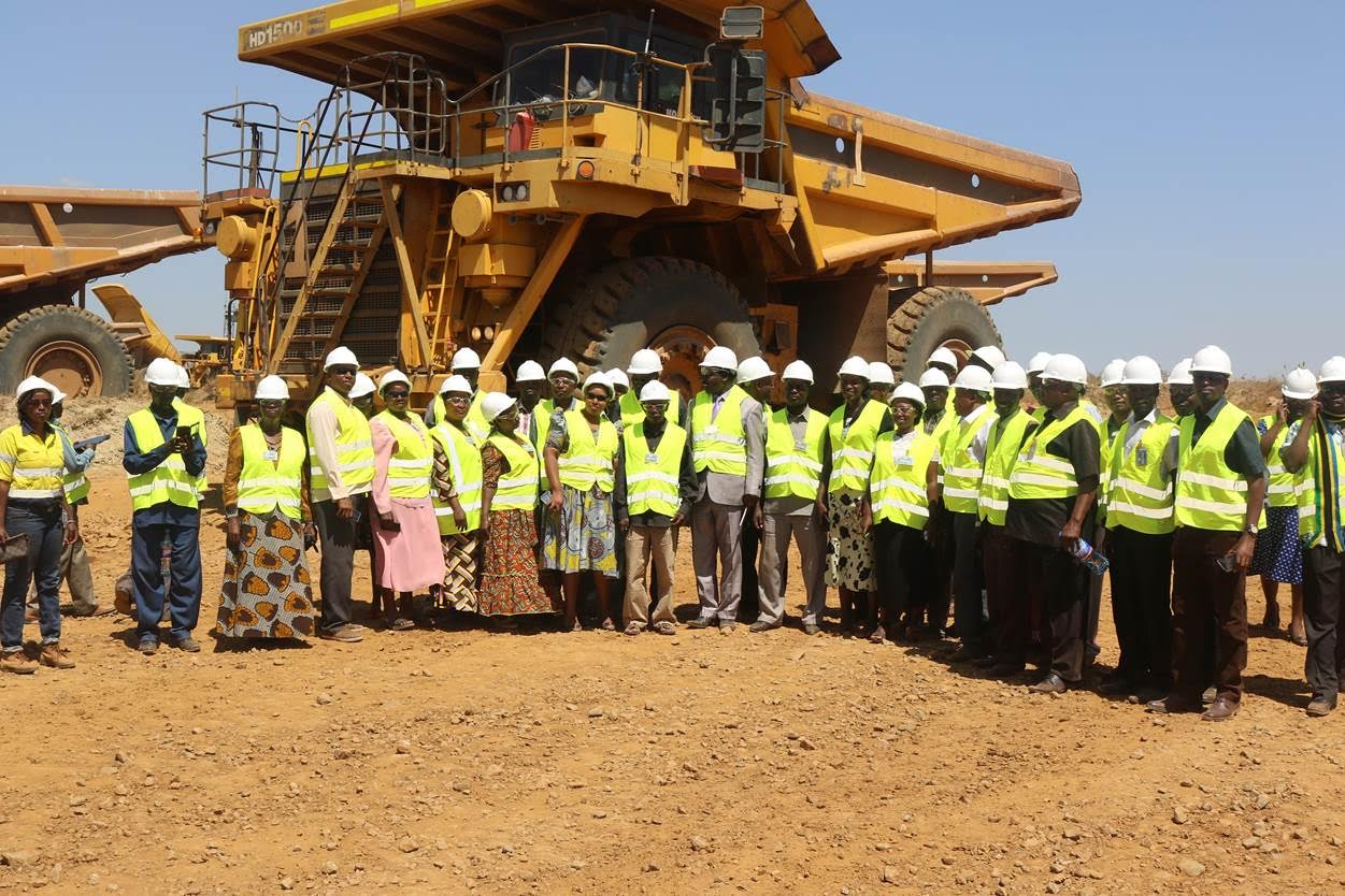 Madiwani Halmashauri ya Mji wa KAHAMA wapongeza Jitihada za Mgodi wa ...