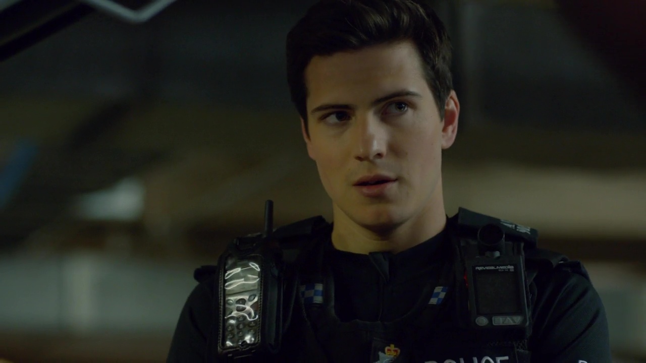 ausCAPS: Jacob Ifan shirtless in Cuffs 1-01 "Episode #1.1"