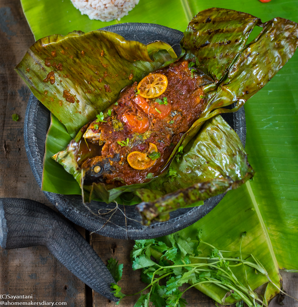 Moshla pora Mach Paturi /Spiced fish grilled in Banana leaf - A ...