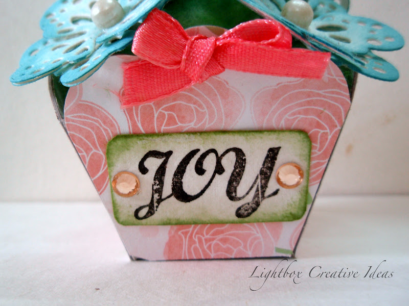 Lightbox creative Ideas: Sizzix post - Candy cup flower arrangement