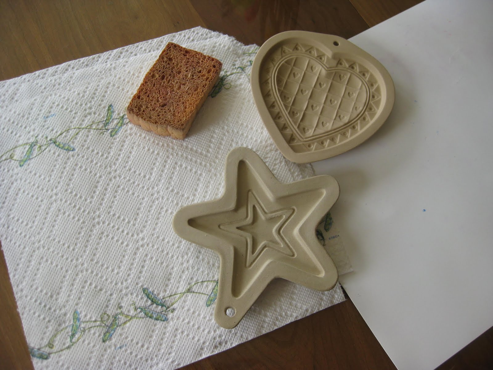 The Wonder Years: Craft: Paper Molds from Cookie Molds