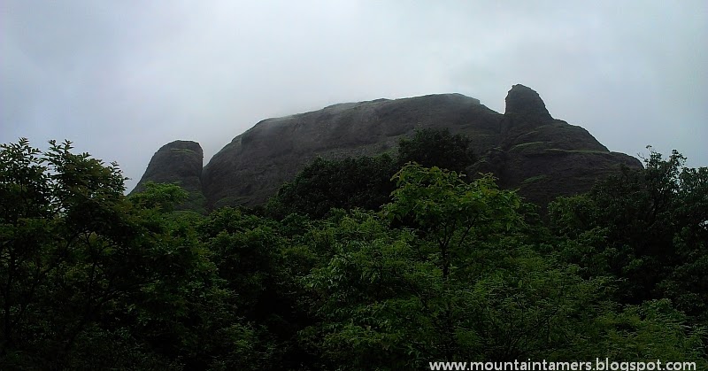 The Mountain Tamers Blog (माउंटन-टेमर्स): Trek to Manikgad Fort, Washivali (Complete Guide)