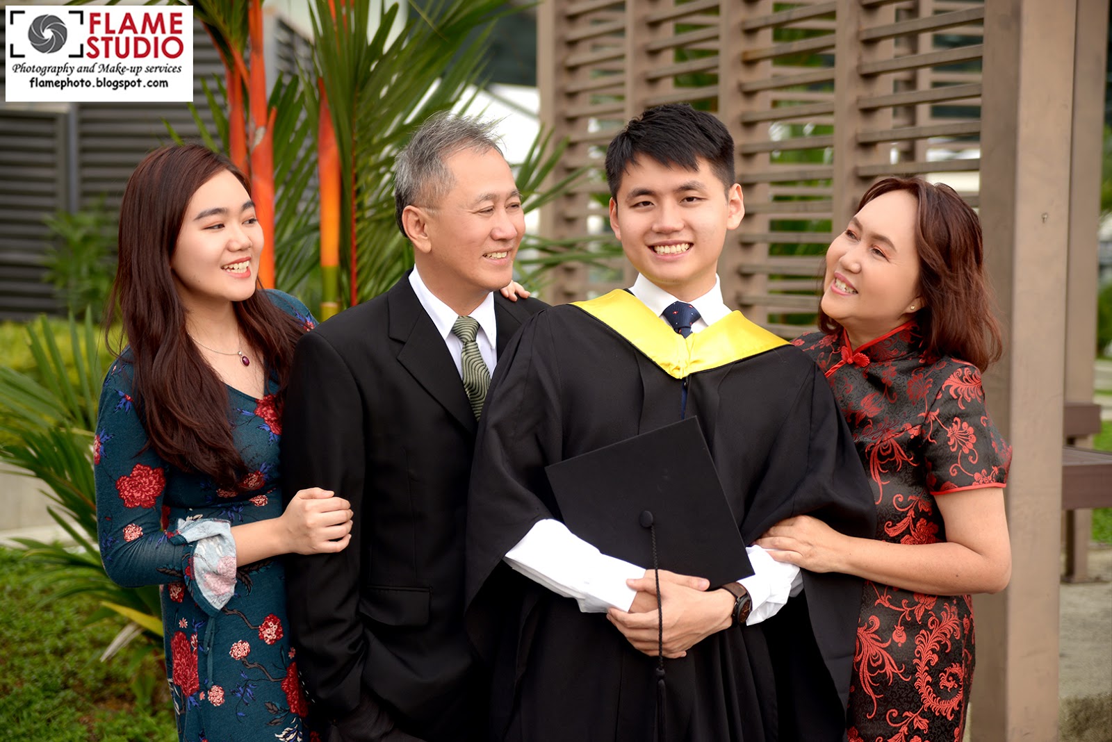 Flame Graduation Photography Studio: Graduation Convocation Family ...