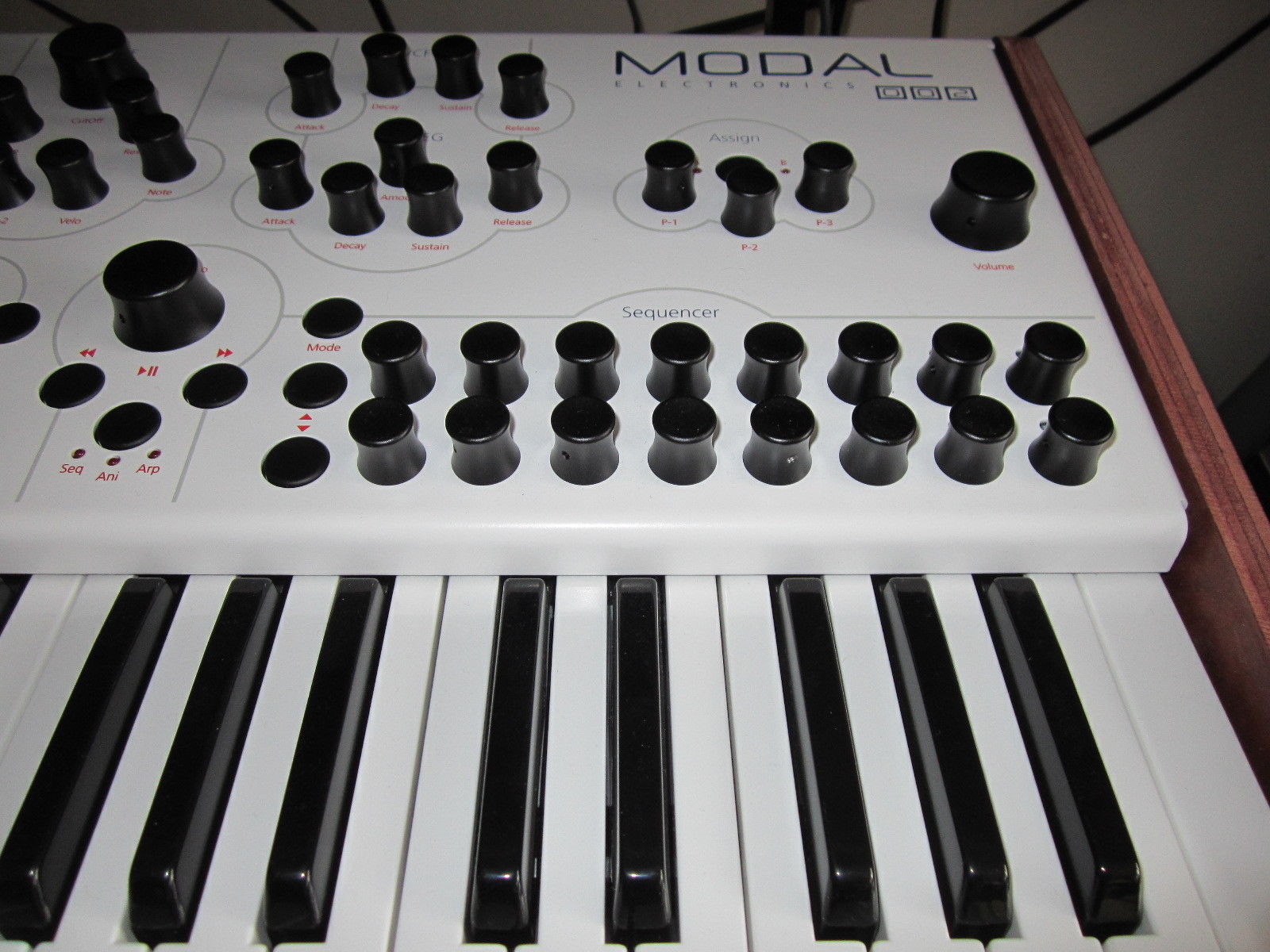 MATRIXSYNTH: modal 002 synth keyboard