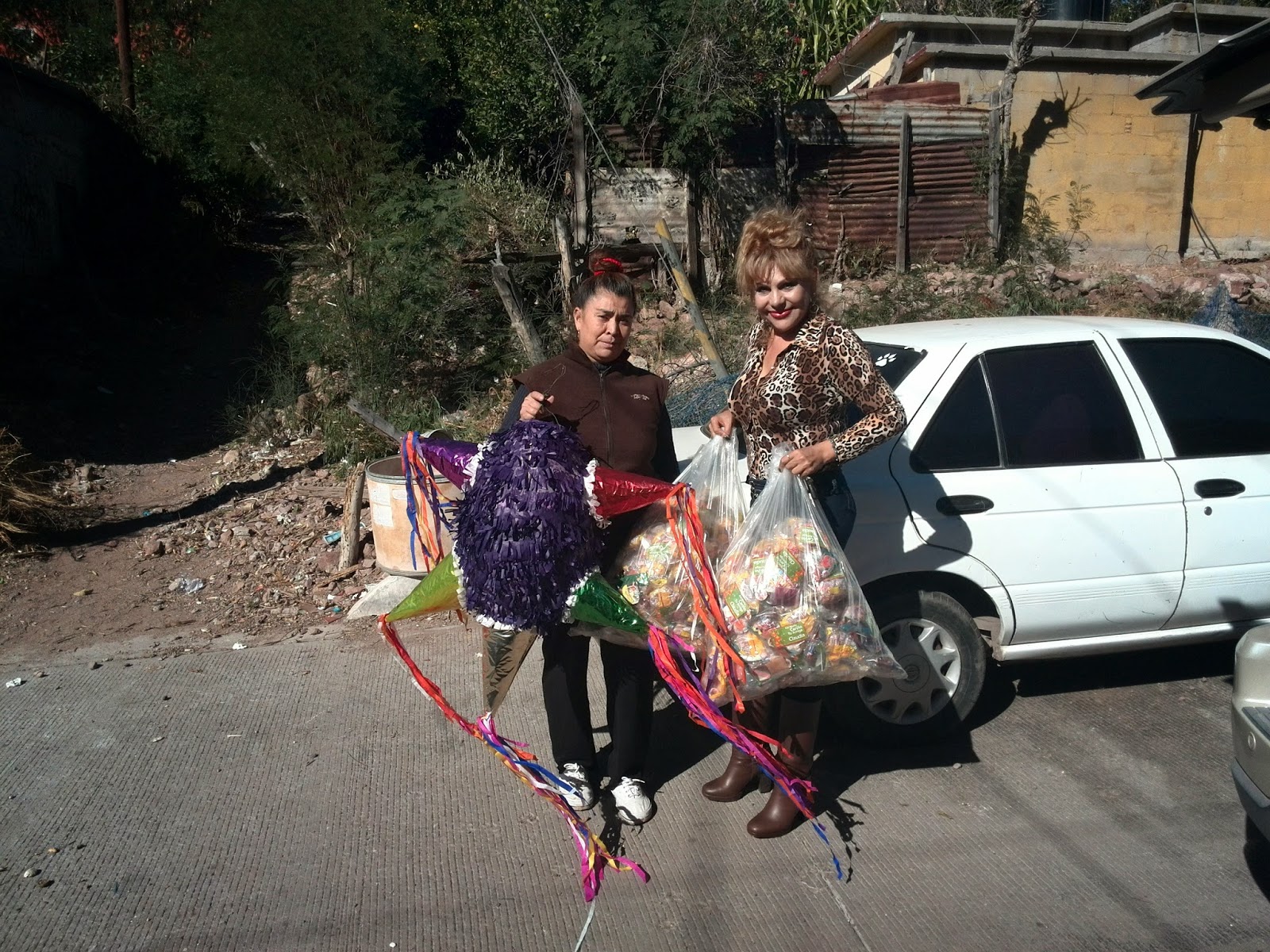 Kaleidoscopio: Mireya Acuña entrega apoyos al sector vulnerable