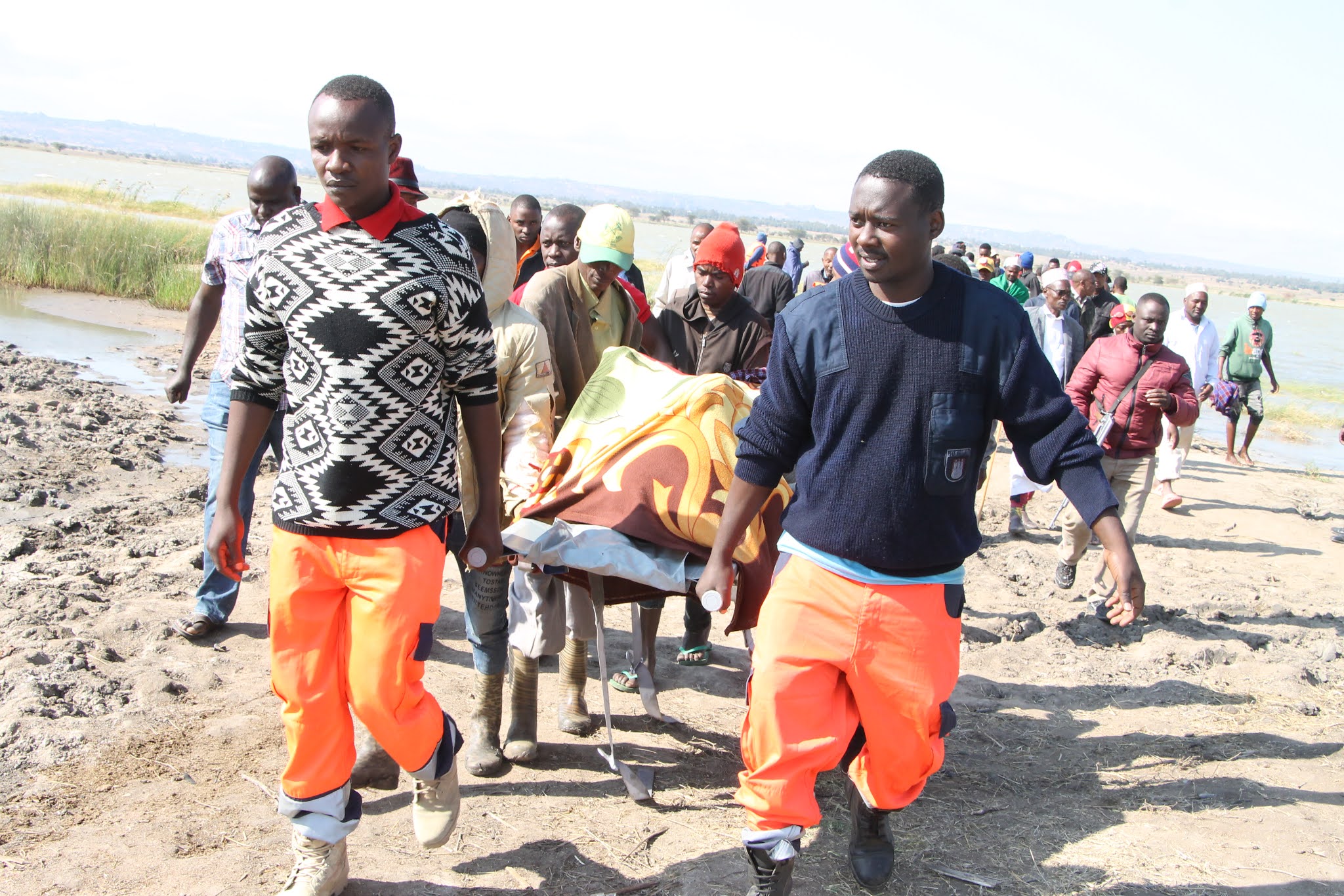 MIILI MITANO ILIYOZAMA KWENYE MAJI AJALI YA KUPINDUKA MTUMBWI SINGIDA ...