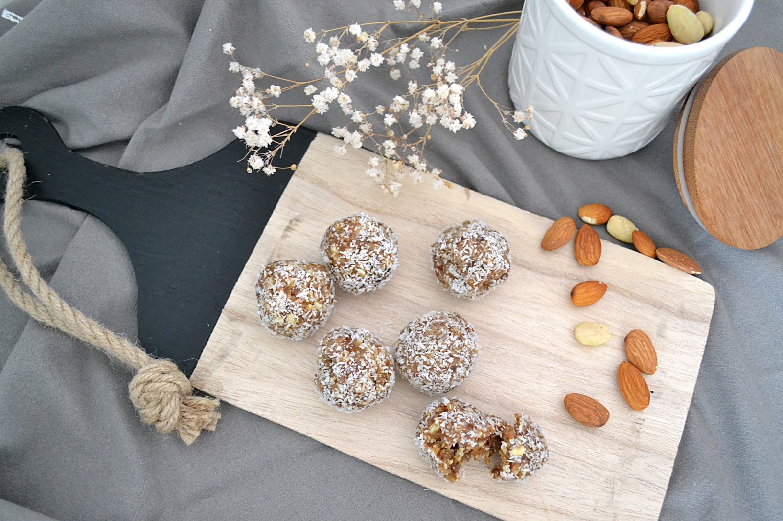 Blog L'univers de Mel: Fitballs : un snack sain avec seulement 3 ...