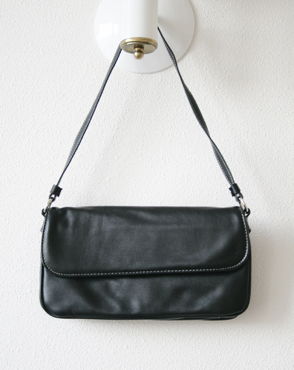 Pearls & Scissors: D.I.Y. Button embellished clutch