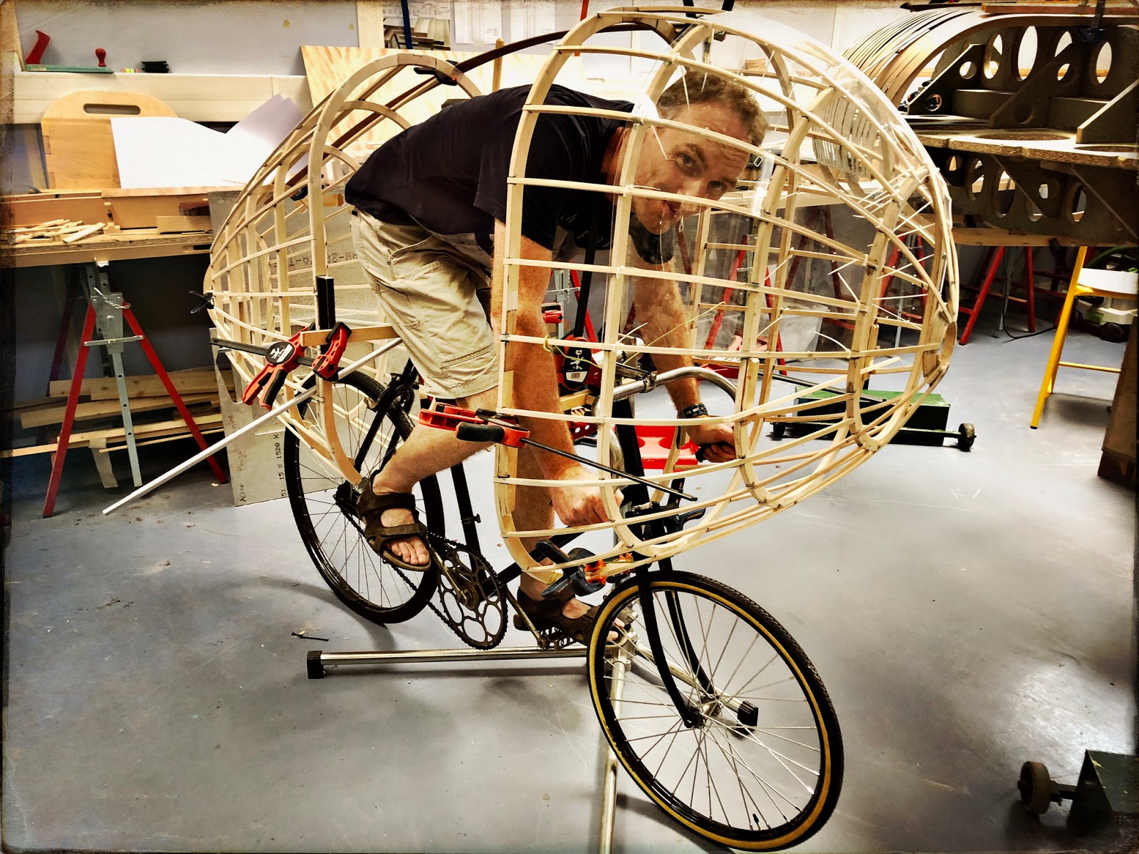 AERODYNE: Début de maquettage d'assemblage des tronçon avant et arrière ...