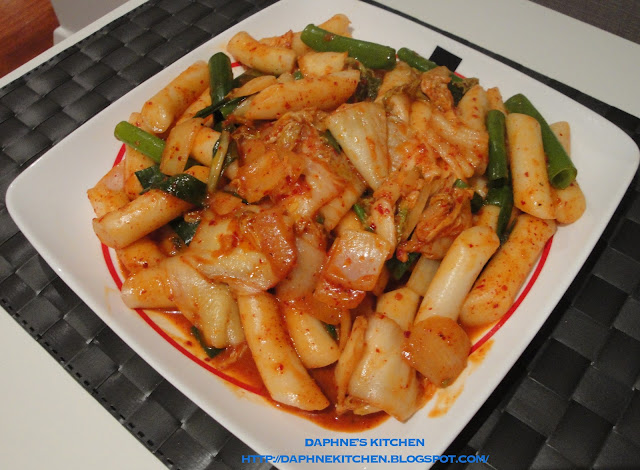 Daphne's Kitchen: Stir Fry Korean Rice Cake with Kimchi