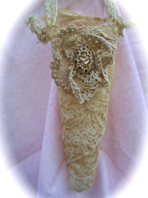 The Polka Dot Closet: Romantic Tussie Mussies