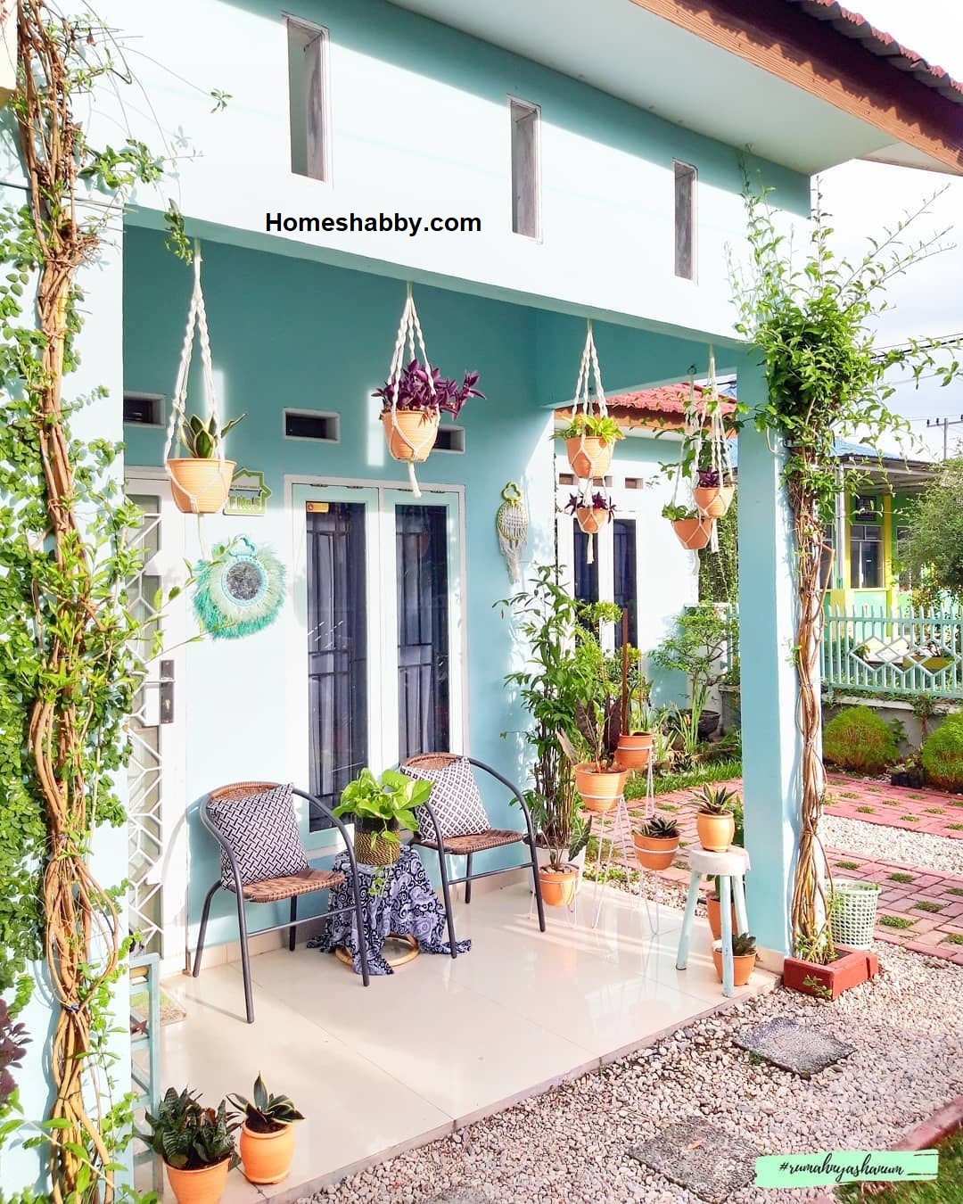 7 Tips Menata Pot Bunga di Teras Rumah Agar Terlihat Rapi ~ Homeshabby ...