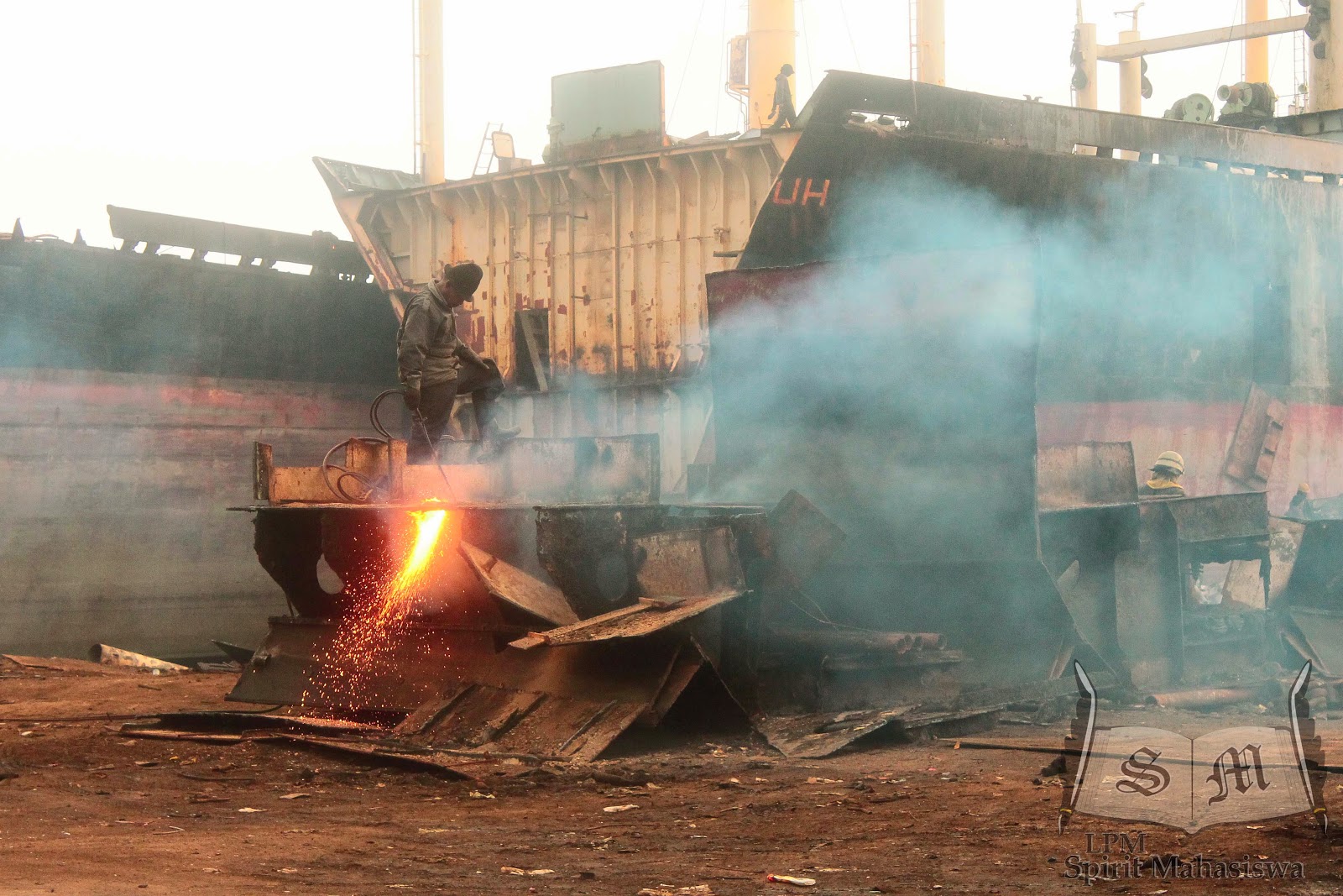 Bermain Api | INFOGRAFIS LEMBAGA PERS MAHASISWA SPIRIT MAHASISWA