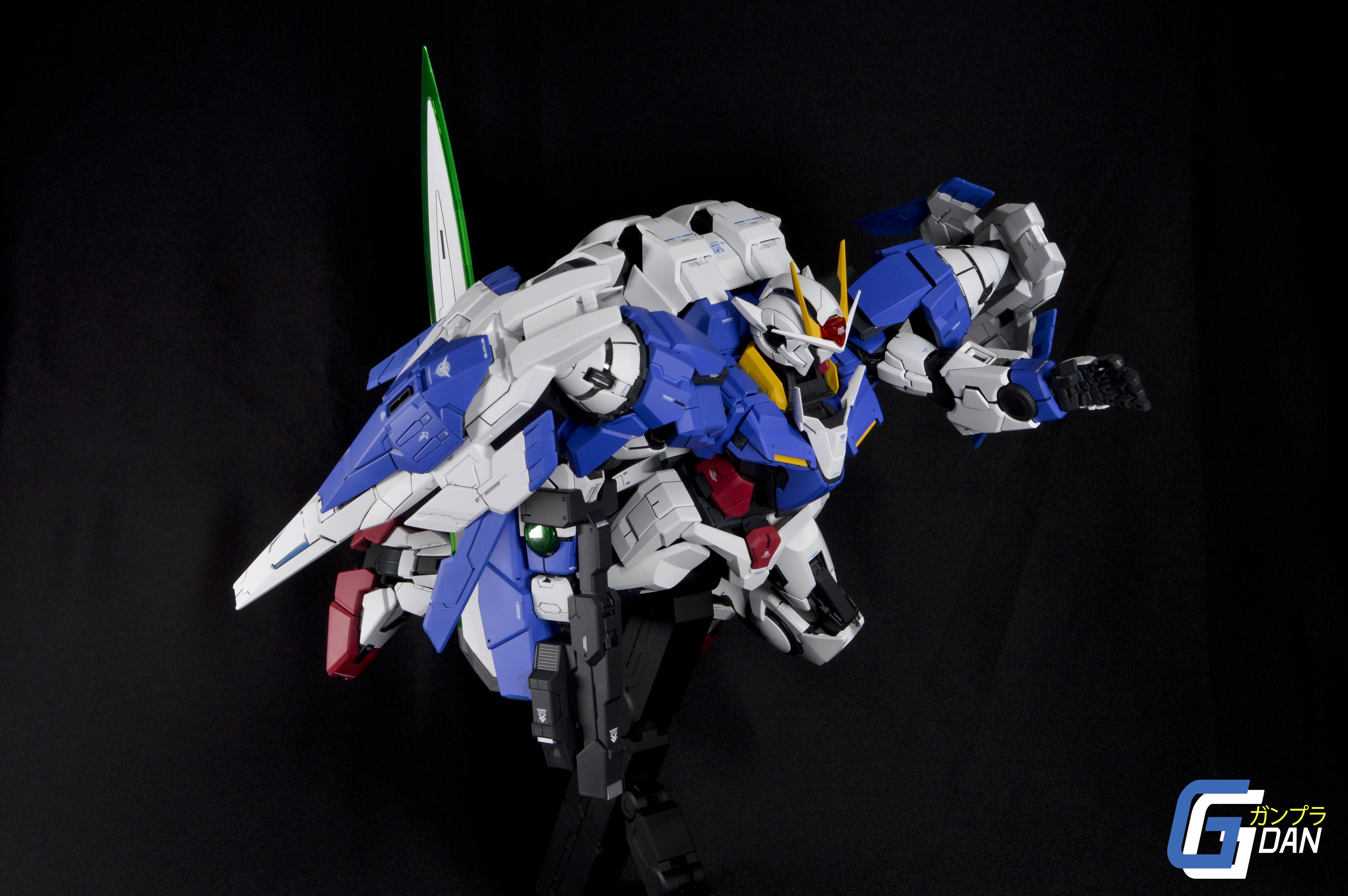 Perfect Grade Gundam 00 Raiser