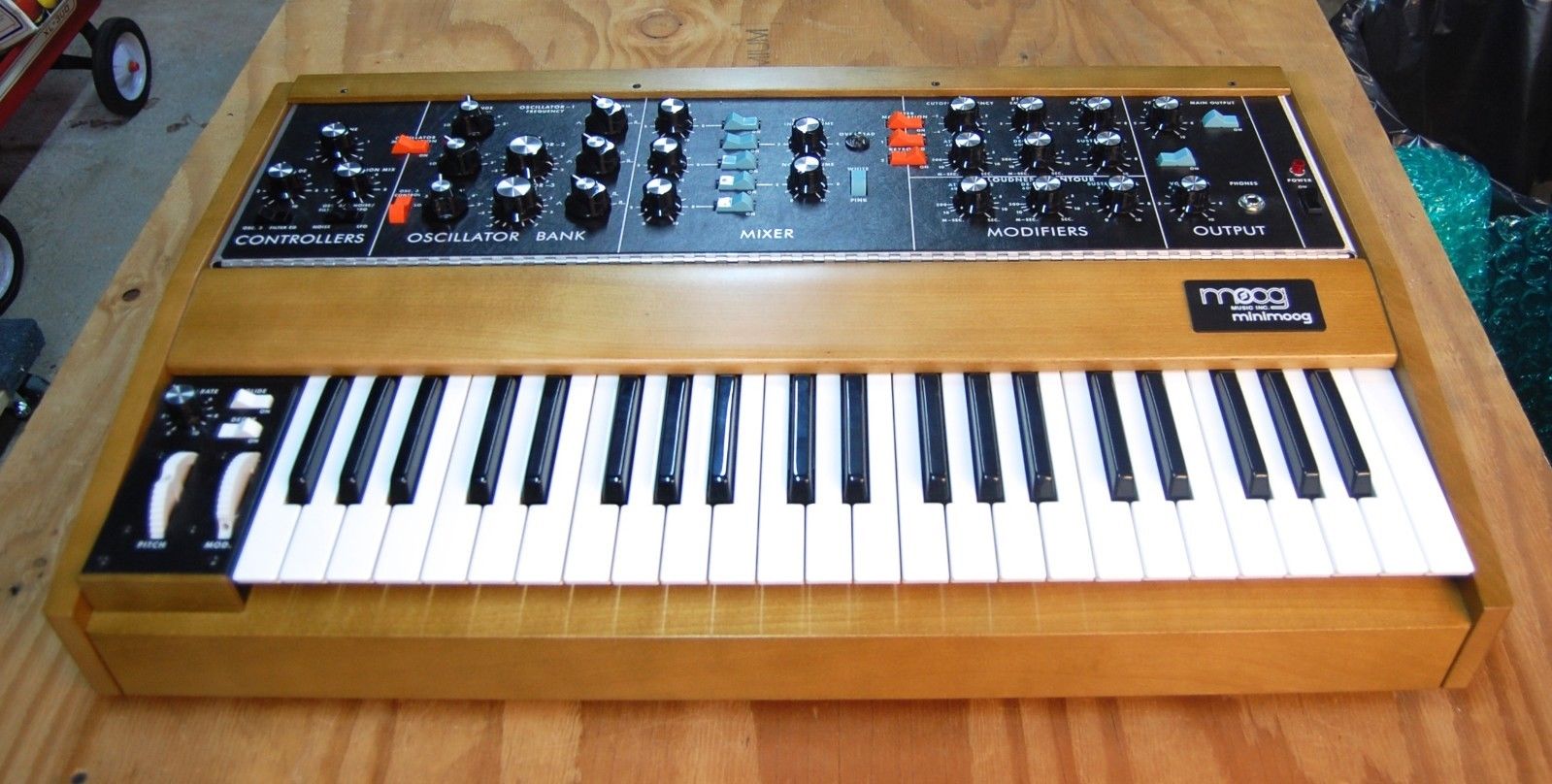 MATRIXSYNTH: Moog Minimoog Model D Reissue Analog Synthesizer SN 0877
