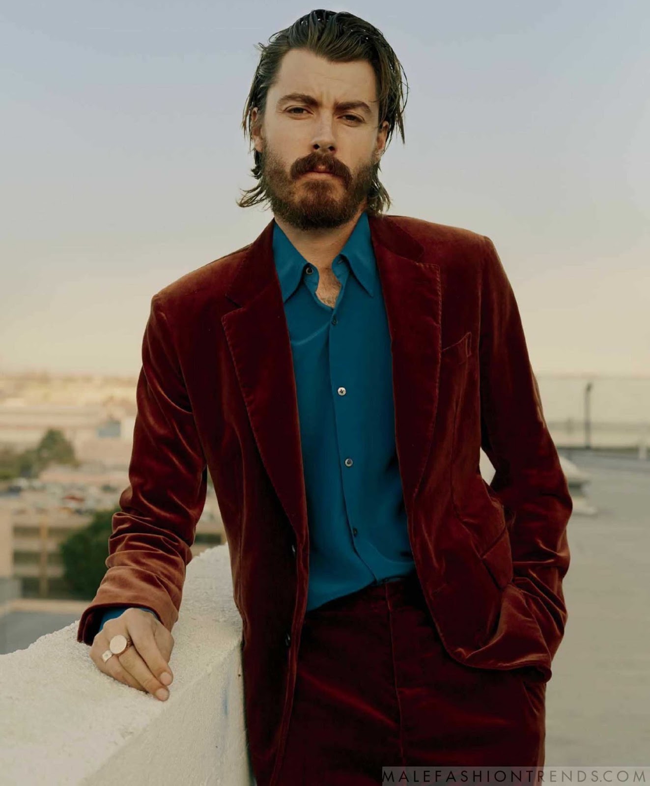 Danny Fox viste las mejores tendencias de otoño para GQ Style